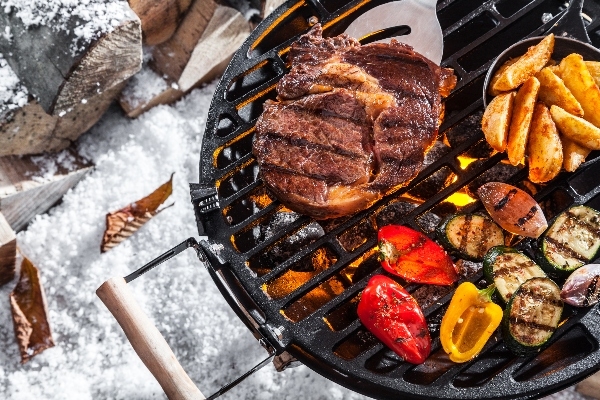 How to Throw a Great Outdoor Party in Winter